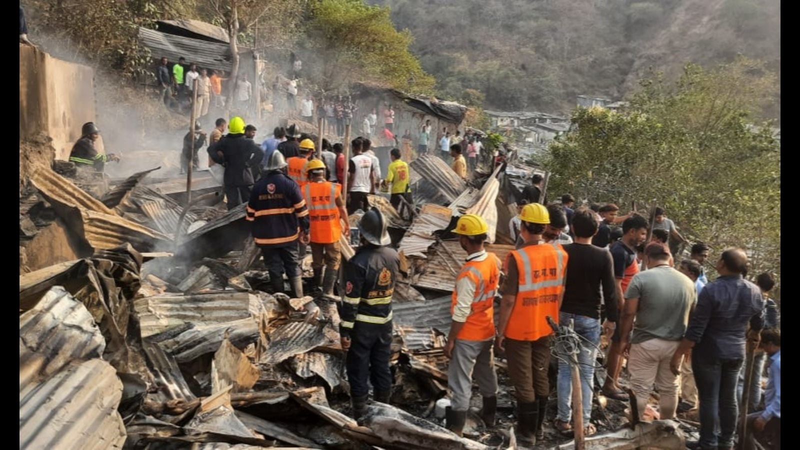 6 houses destroyed as cylinders explode in Kalwa chawl | Mumbai news ...