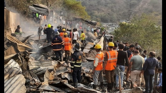 6 houses destroyed as cylinders explode in Kalwa chawl | Mumbai news ...