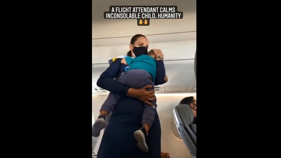 Flight attendant soothes crying kid, wholesome video leaves people ...