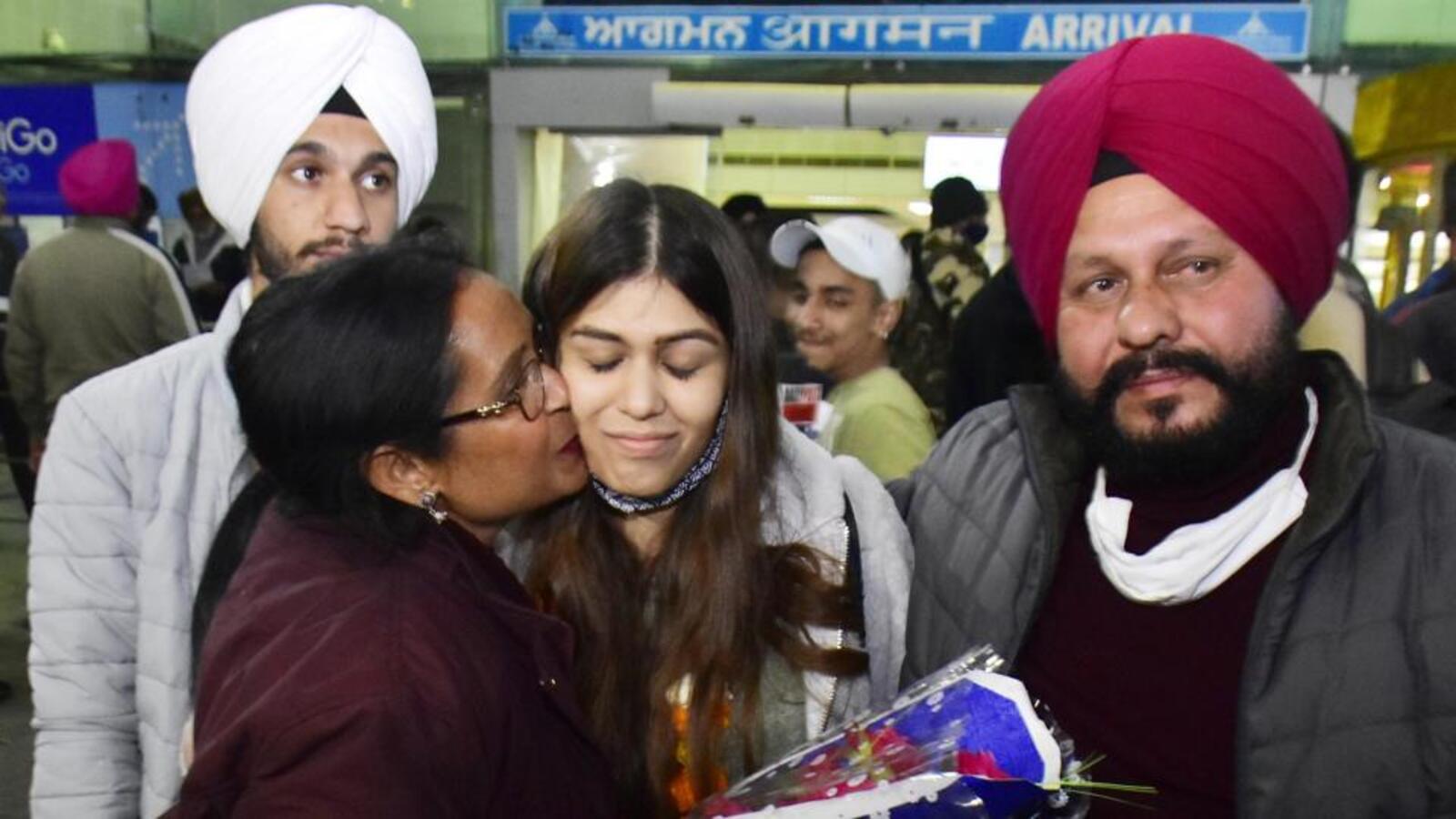 Ukraine war: Should evacuees be allowed to continue medical studies in ...