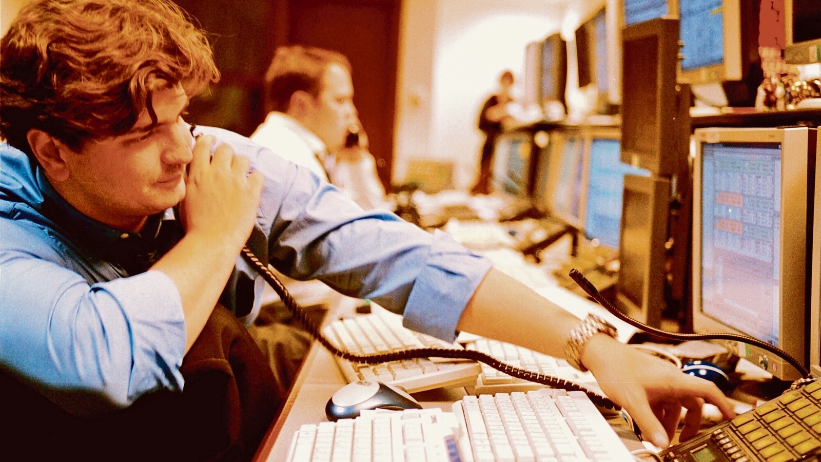 Sensex down by over 100 points at 52,724; Nifty at 15,837 - Hindustan Times