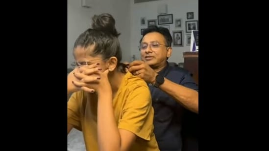 Singer Unnikrishnan braids his daughter's hair in this cute, viral ...