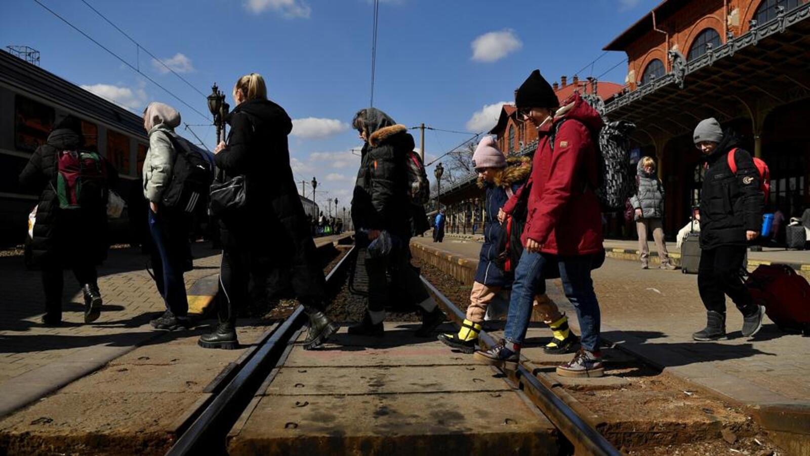 50 Indian nationals still in Ukraine as govt explores ways to evacuate ...