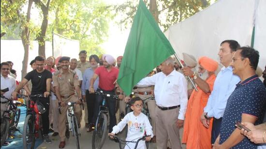Sant Seechewal flags off cycle rally from Ludhiana to mark martyrdom ...