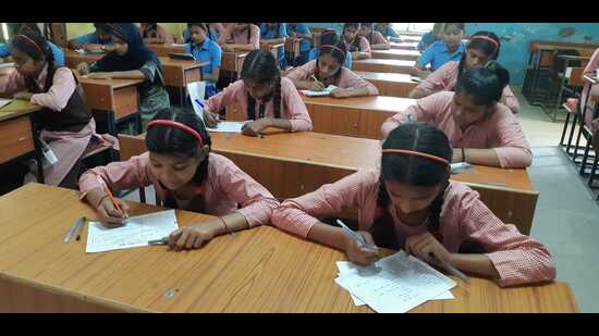 Nearly 1.8 cr primary,upper primary students in UPappear in offline ...