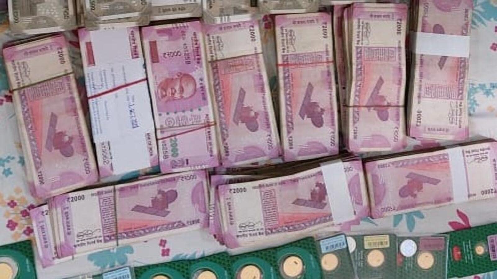 ₹1.39cr cash, 1.2kg gold seized from official posted in backward ...