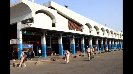 Bharat Bandh: Banking hit in Punjab, bus service in Haryana | Hindustan ...