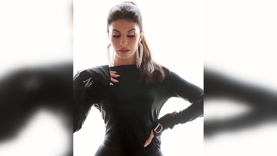 Jacqueline Fernandez in backless black bodycon dress will raise your ...