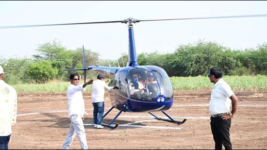 Dad brings family’s first girl child home in helicopter | Hindustan Times