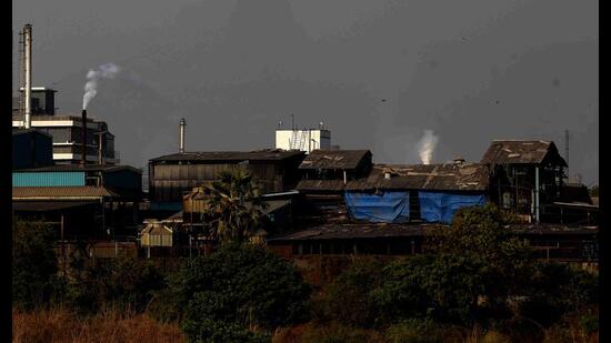 Despite closure notices in Dombivli MIDC, no respite from pollution, claim residents | Mumbai news
