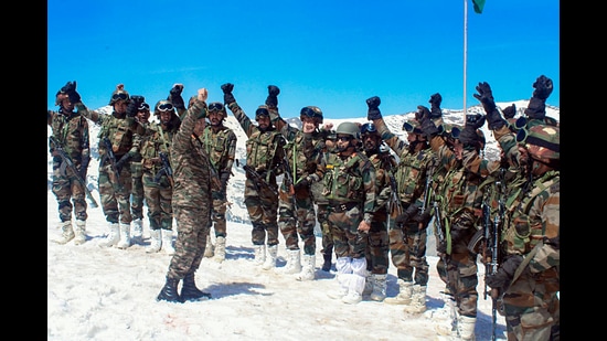 Northern Command chief reviews security scenario along LoC in Jammu and ...