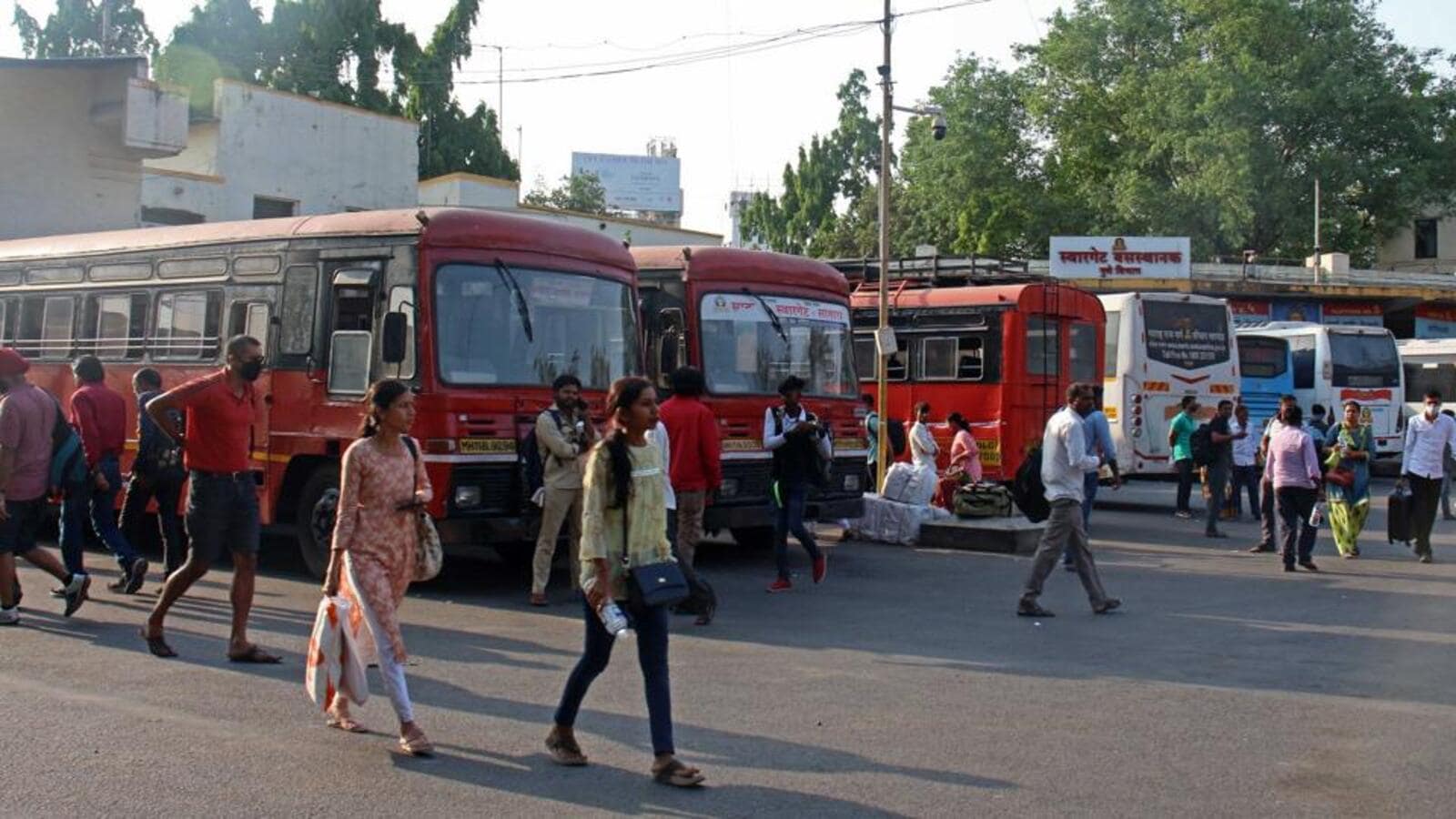 11,000 MSRTC workers in Pune division resume duties after HC order ...
