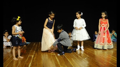 Shrirang Godbole gives new form to Dr Mohan Agashe’s Grips theatre ...
