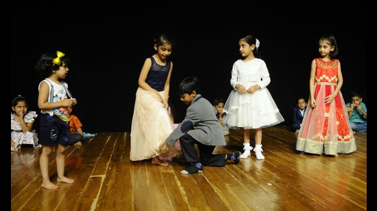 Shrirang Godbole gives new form to Dr Mohan Agashe’s Grips theatre ...