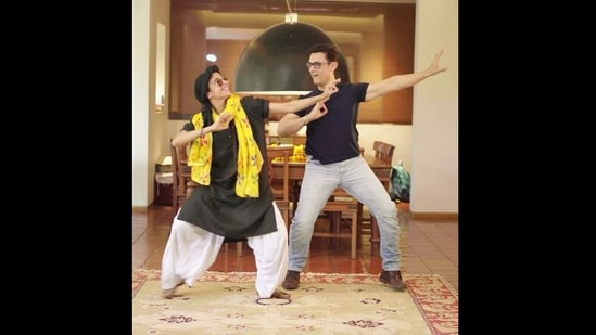 Aamir Khan celebrates Baisakhi with influencer Ruhee Dosani. Watch ...