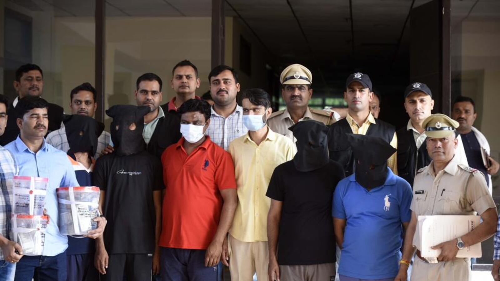 Six held for daylight robbery, ₹70.50 lakh recovered | Hindustan Times