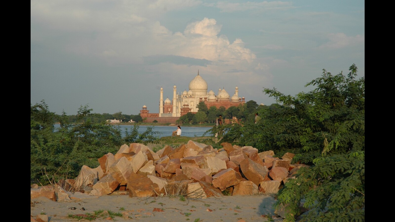 Rubber check dam proposed on Yamuna to strengthen Taj foundation ...