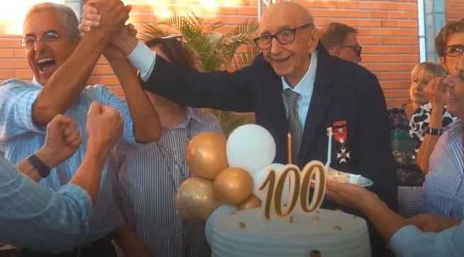 100-year-old man creates world record for working in same company for ...