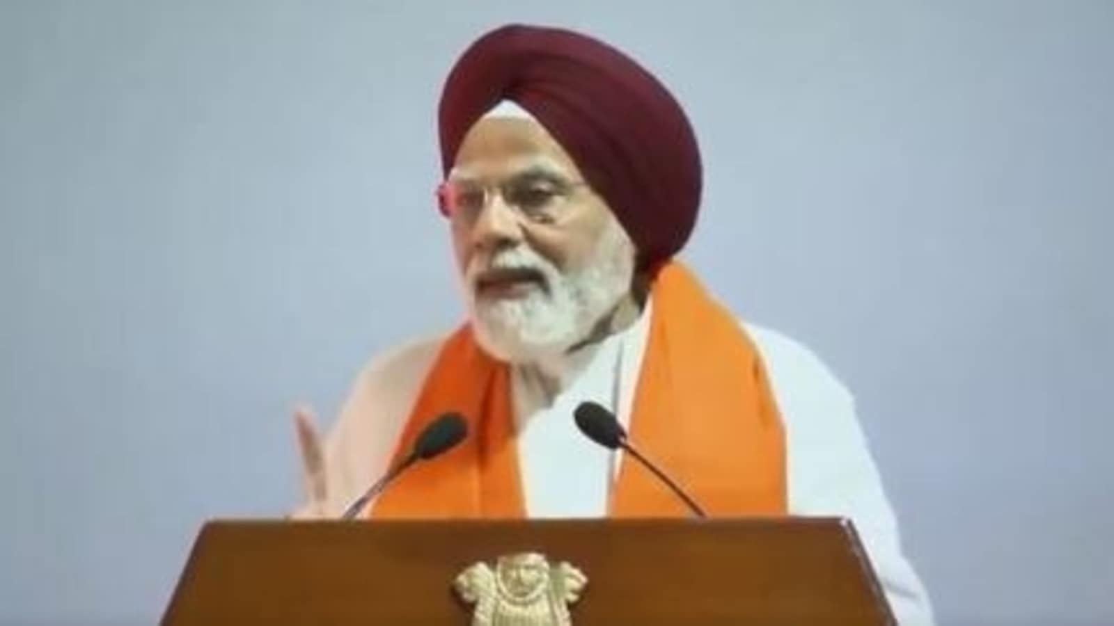 'Suggestions I get from you': PM Modi hosts Sikh delegation, sports red ...