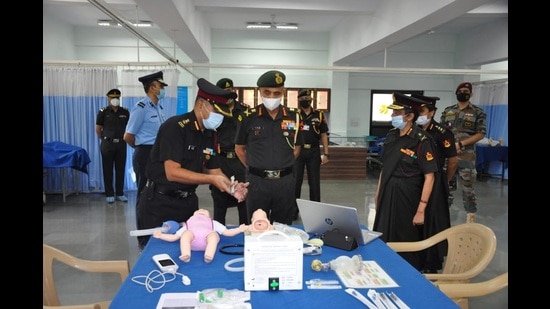 Army commander visits AFMC, military intelligence school | Hindustan Times