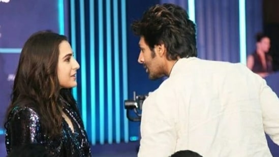 Pic of Sara Ali Khan and Kartik Aaryan interacting at recent event ...