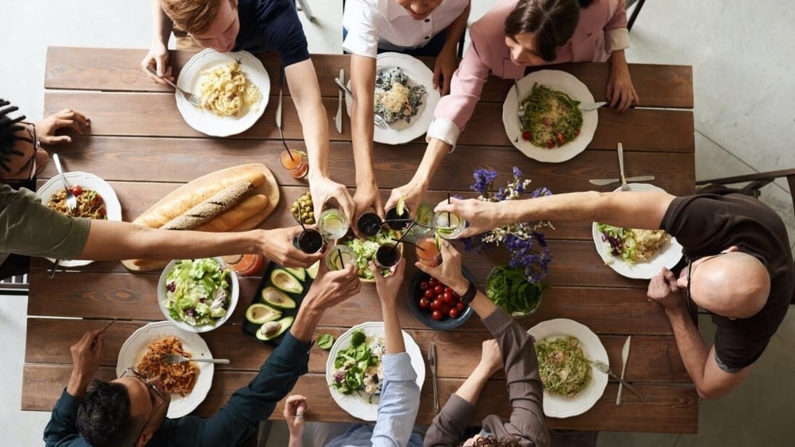 Incredible benefits of having an early dinner | Hindustan Times