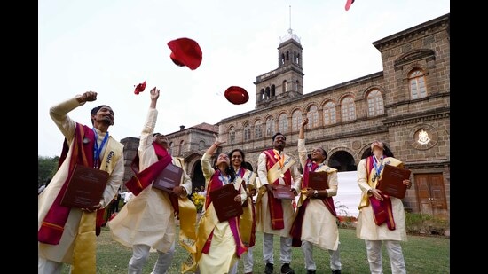 Convocation ceremony of 13 state universities should be held together ...