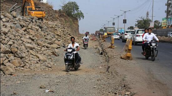 Navale bridge-Katraj chowk: Nightmare for vehicle users as road repairs ...
