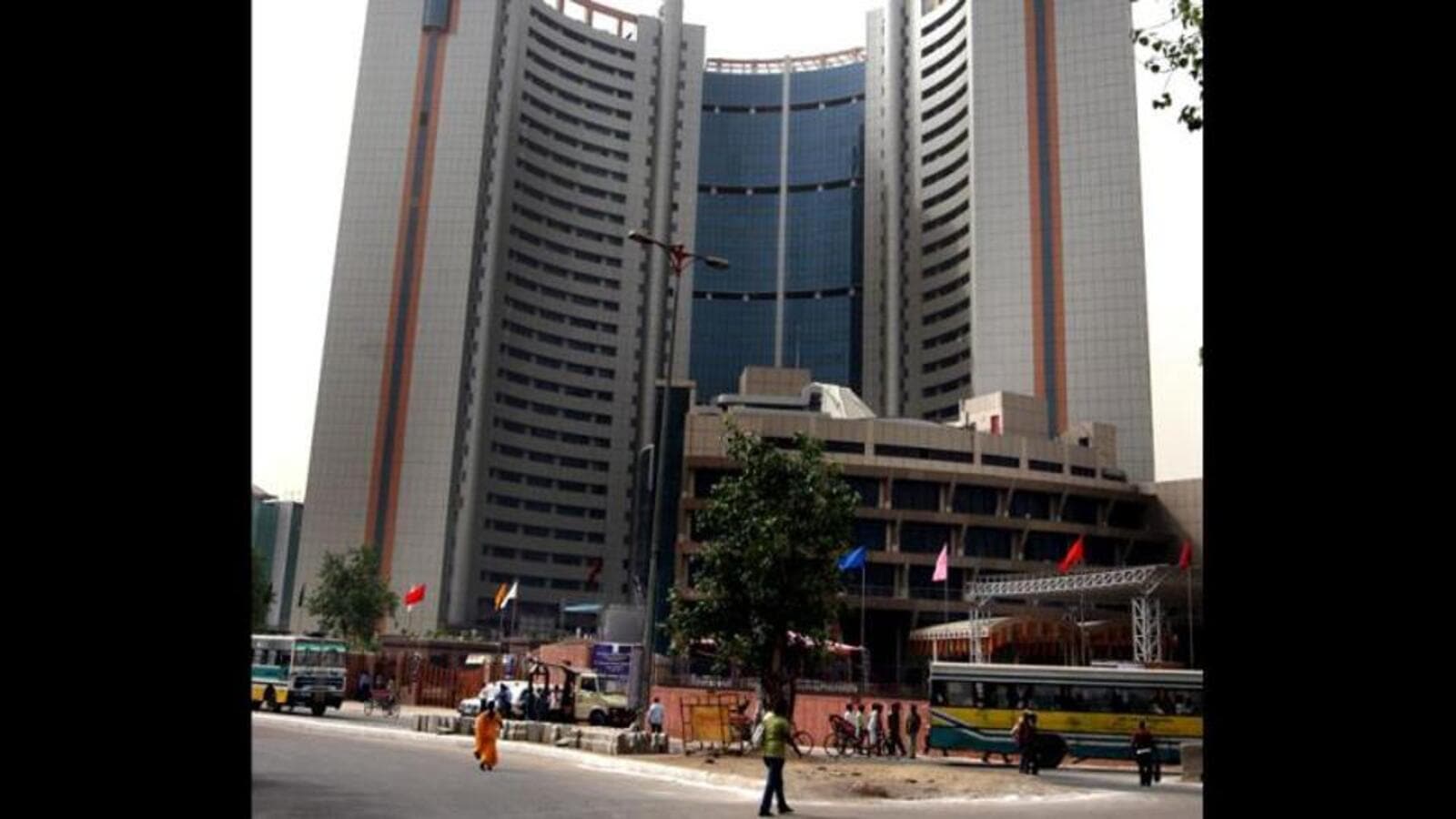 Delhi: Unified MCD takes shape as officials get new duties | Latest ...