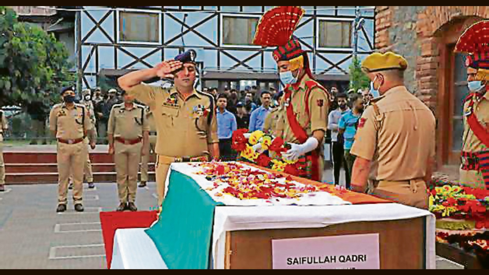 Constable shot dead; daughter injured in Srinagar terror attack ...