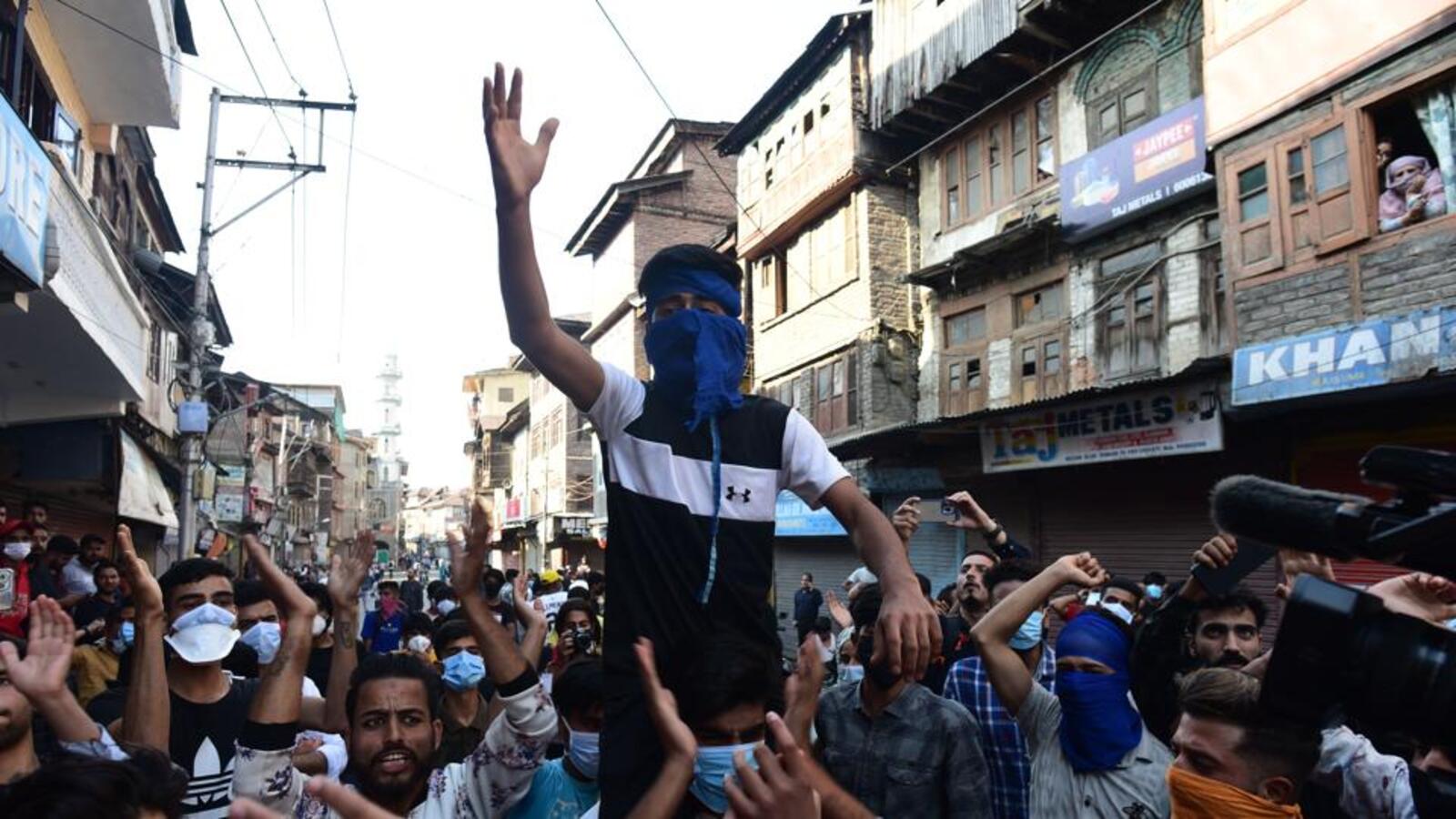 Protests erupt in Srinagar’s Maisuma | Hindustan Times