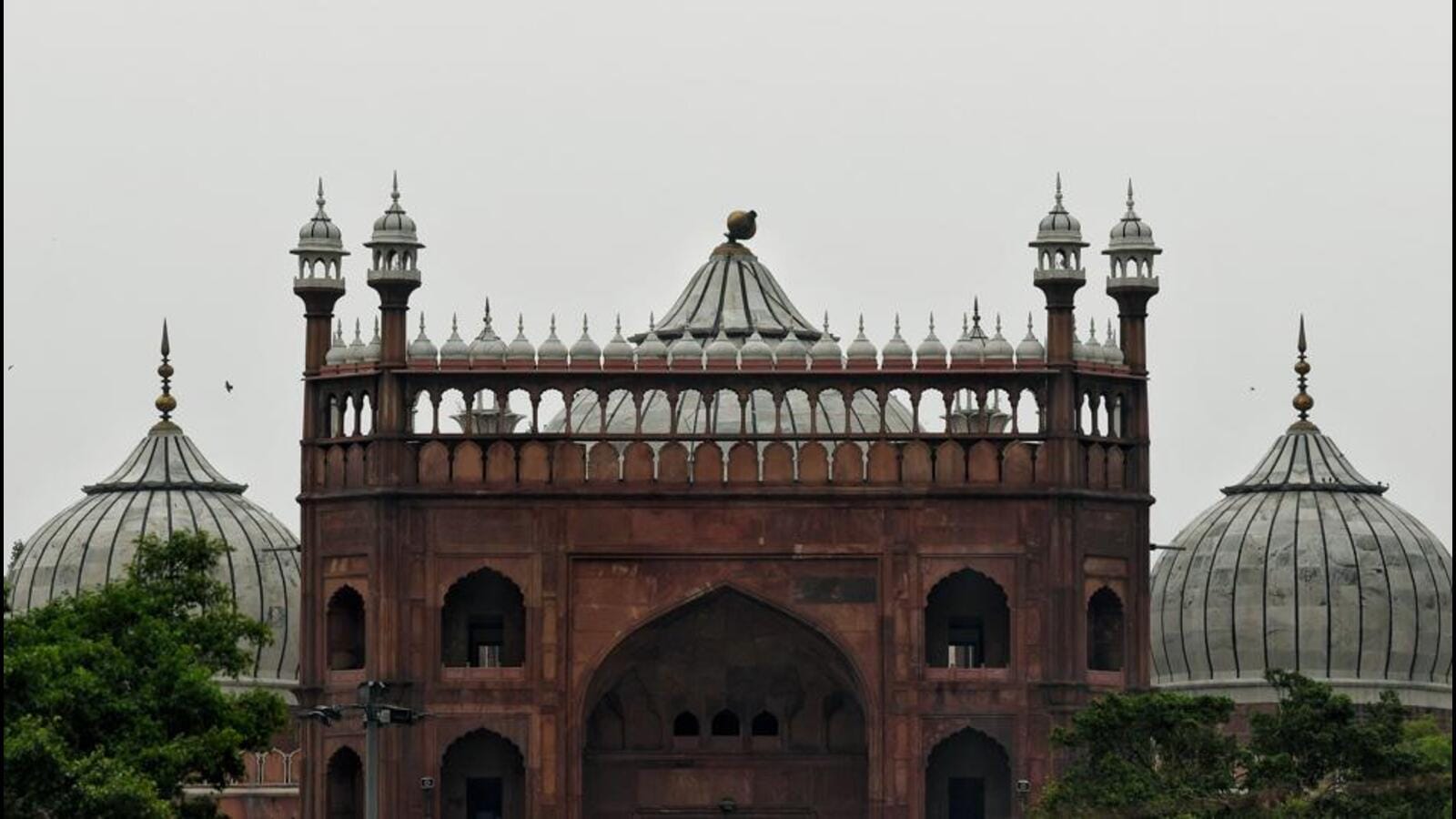 Central finial on iconic Jama Masjid damaged in downpour | Latest News ...