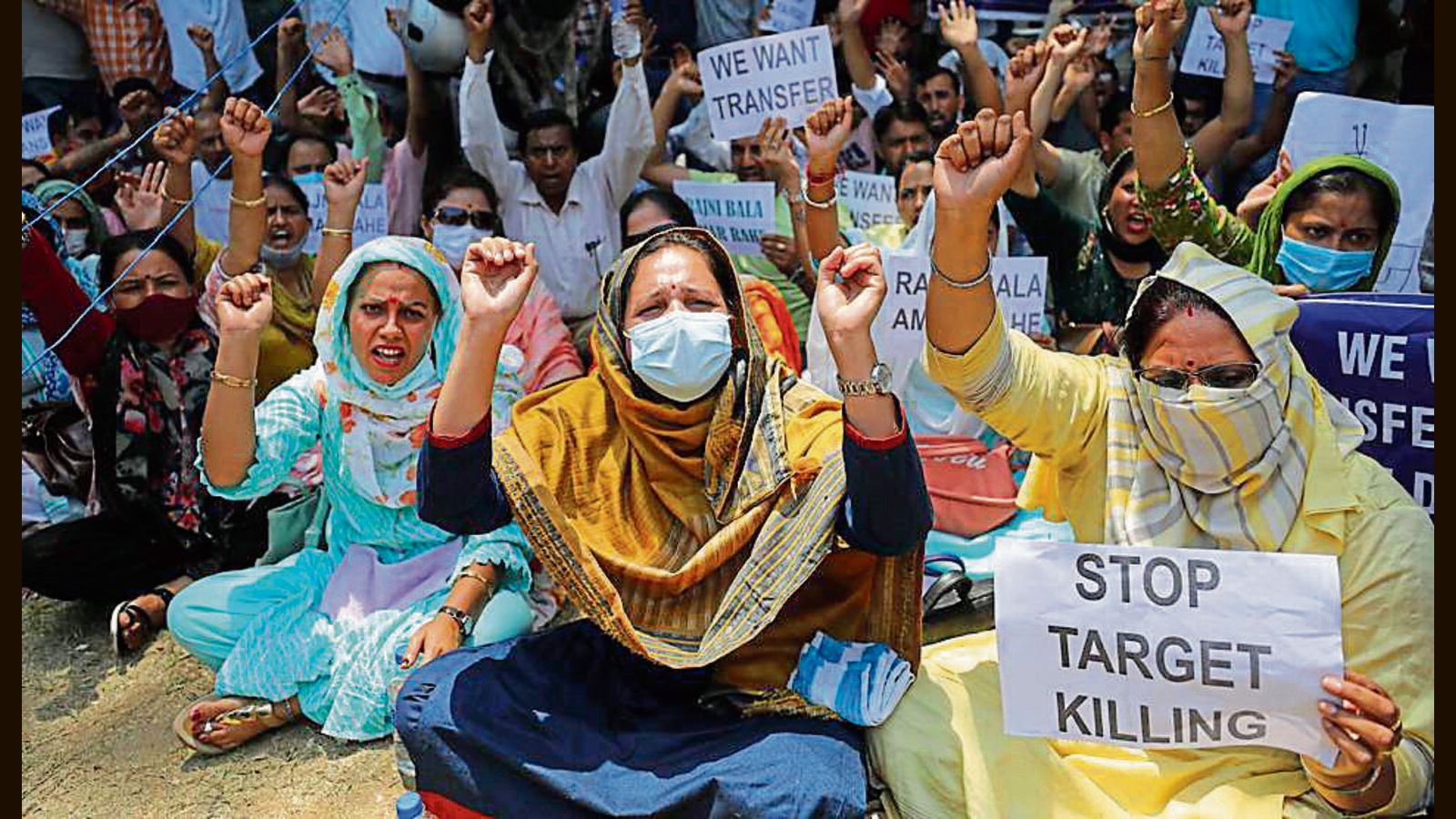 Protesters demand transfer of Dogra, KP staff from Valley - Hindustan Times