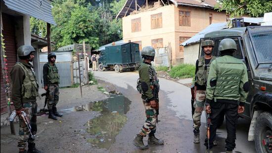 J&K: Two terrorists killed in Kulgam, Pulwama gunfights - Hindustan Times