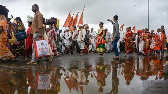 Pune district collector reviews palkhi procession preparations ...
