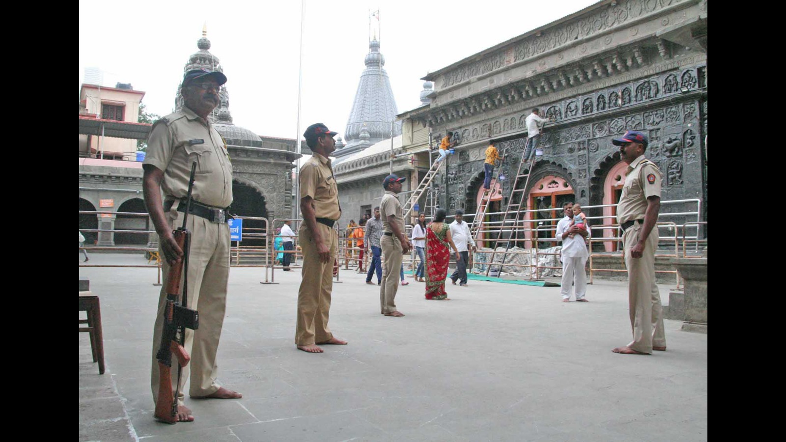 Access of devotees to Dehu temple restricted, security beefed up ahead ... Access of devotees to Dehu temple restricted, security beefed up ahead ...