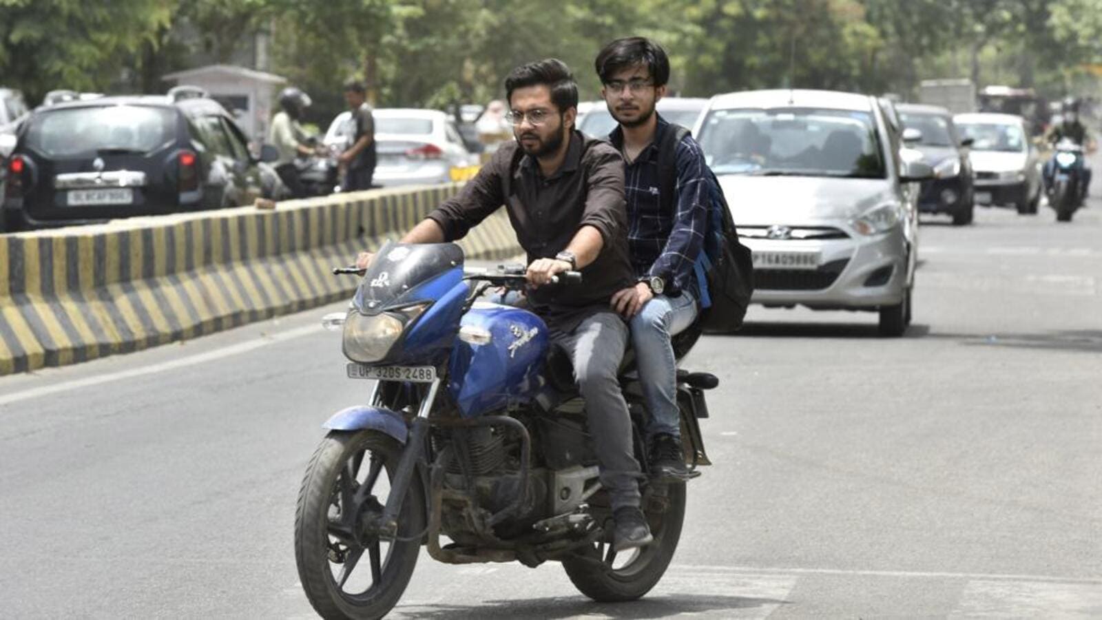 Driving without helmet main traffic violation in Noida | Hindustan Times