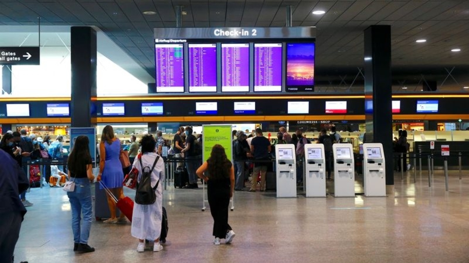 Switzerland Re opens Airspace After Computer Scare At Zurich Geneva