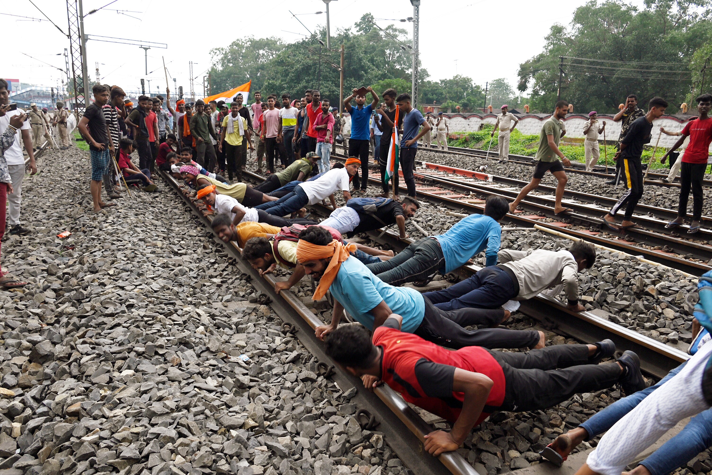 Agnipath stir: Protestors block road, tear down hoardings in Odisha ...