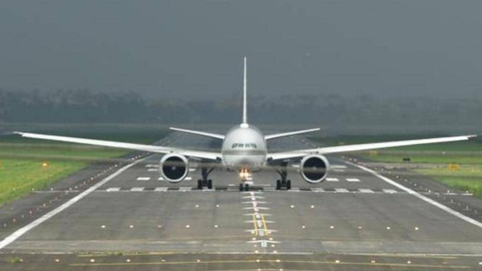 Srinagar airport to introduce 10 more flights from June 26 | Hindustan ...