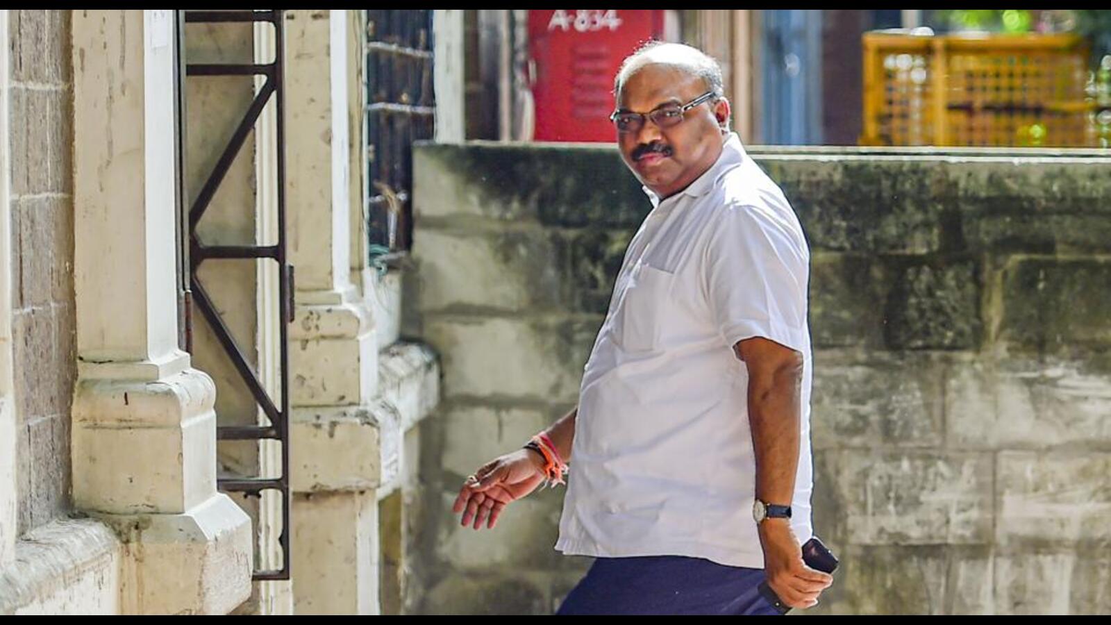 Shiv Sena minister Anil Parab appears before ED for day 2 of ...