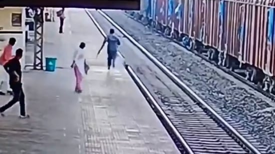 Heroic man jumps on tracks, saves passenger from oncoming train. Watch ...