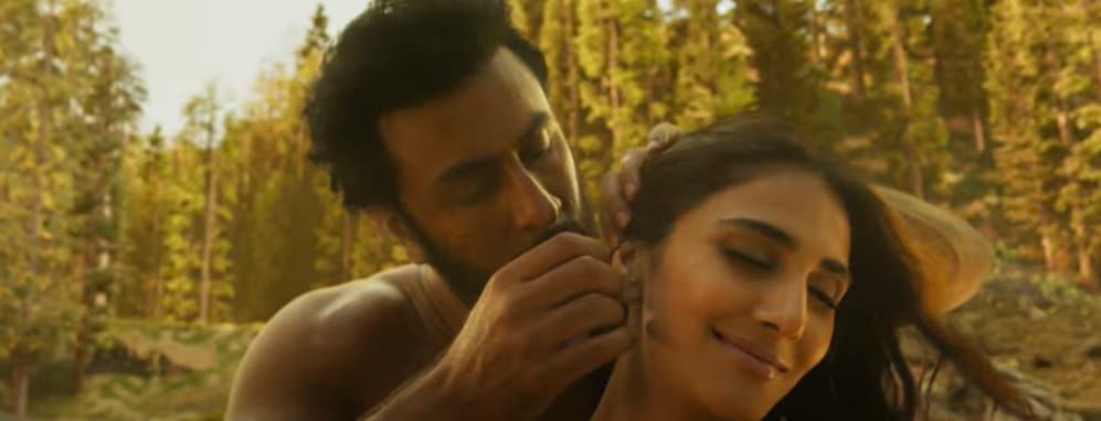 Shamshera song Fitoor: Ranbir Kapoor, Vaani Kapoor romance in desert ...