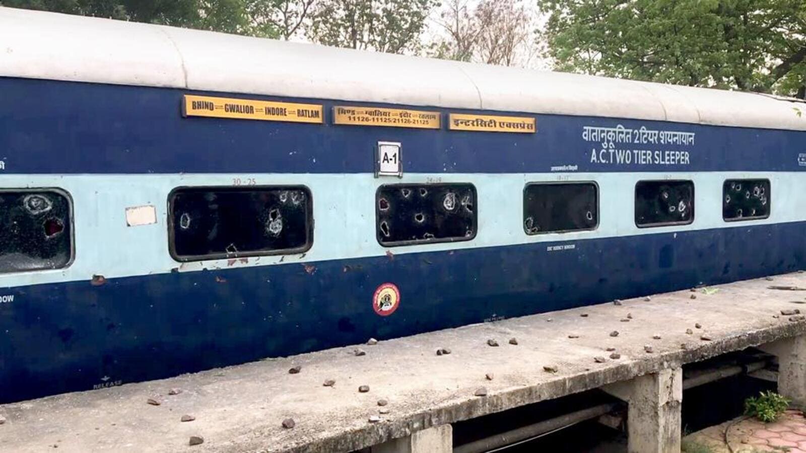 Ludhiana | 25-year-old man falls off train in bid to foil phone ...