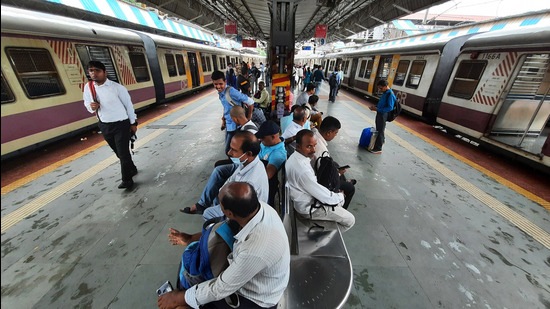 Technical problem affects Trans Harbour train services; Thane Panvel ...