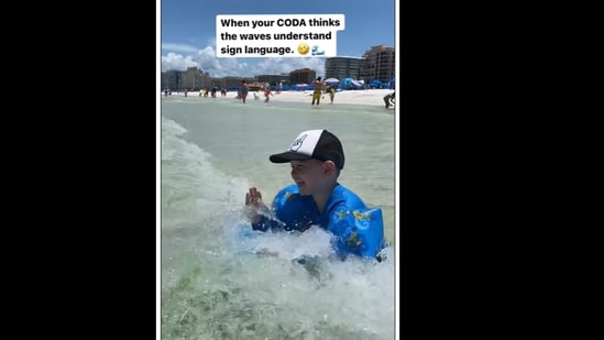 Little boy uses sign language to try to stop waves at a beach. Watch ...