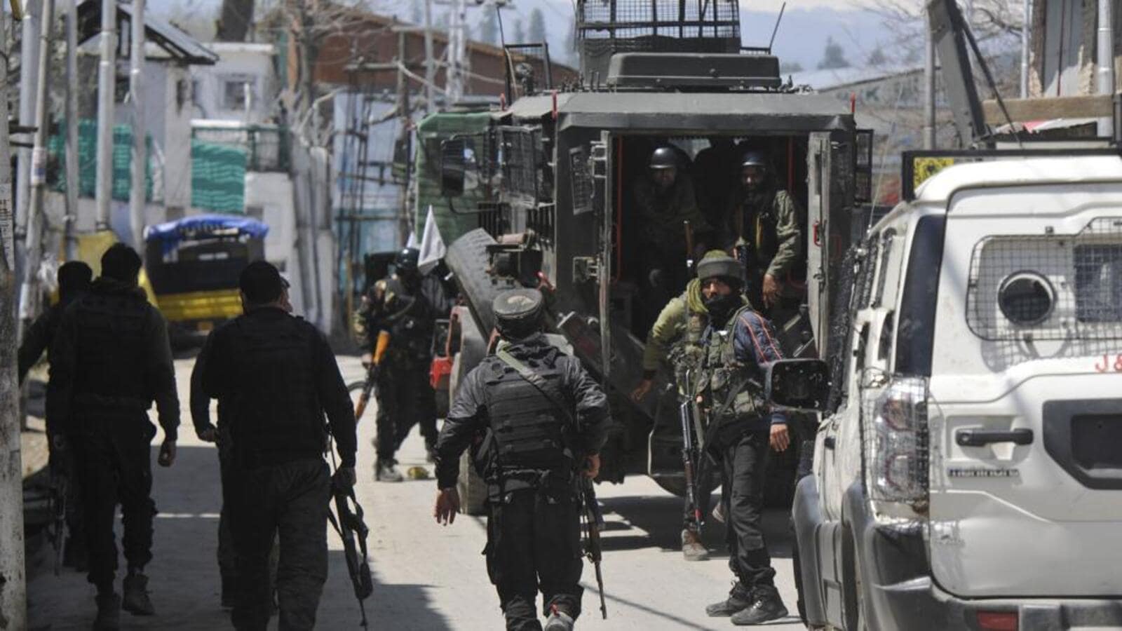 Srinagar attack: Investigators scan CCTV footage to identify attackers ...