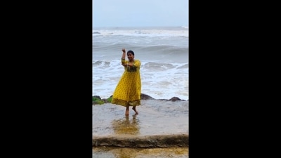 Woman shows off dance moves to Alia Bhatt and Ranbir Kapoor's Kesariya ...
