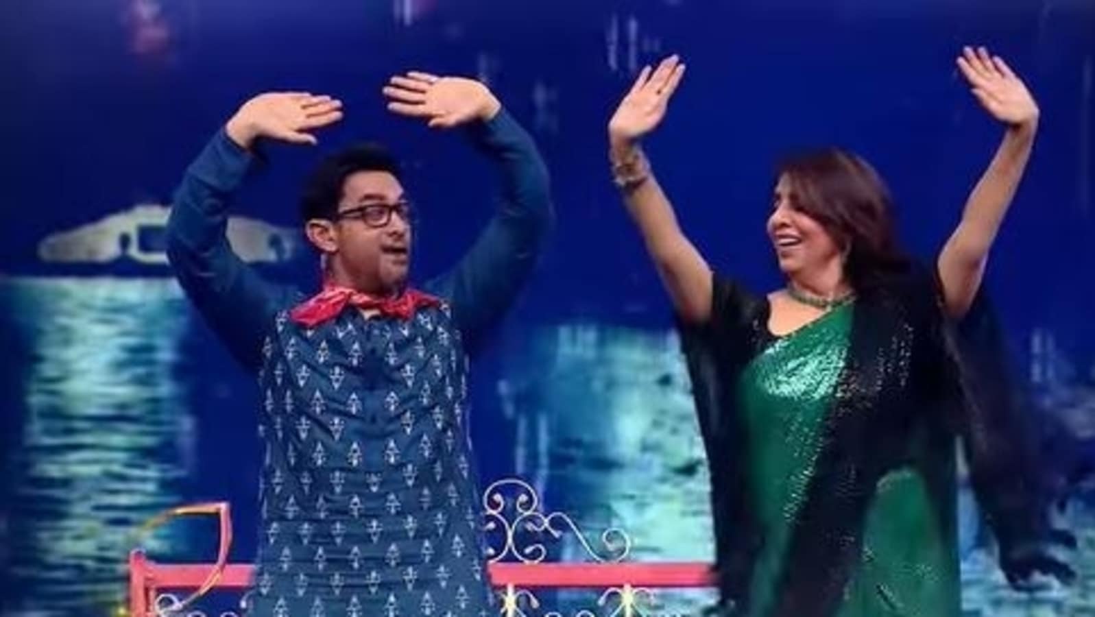 Aamir Khan and Neetu Kapoor dance to his Ghulam song Aati Kya Khandala ...