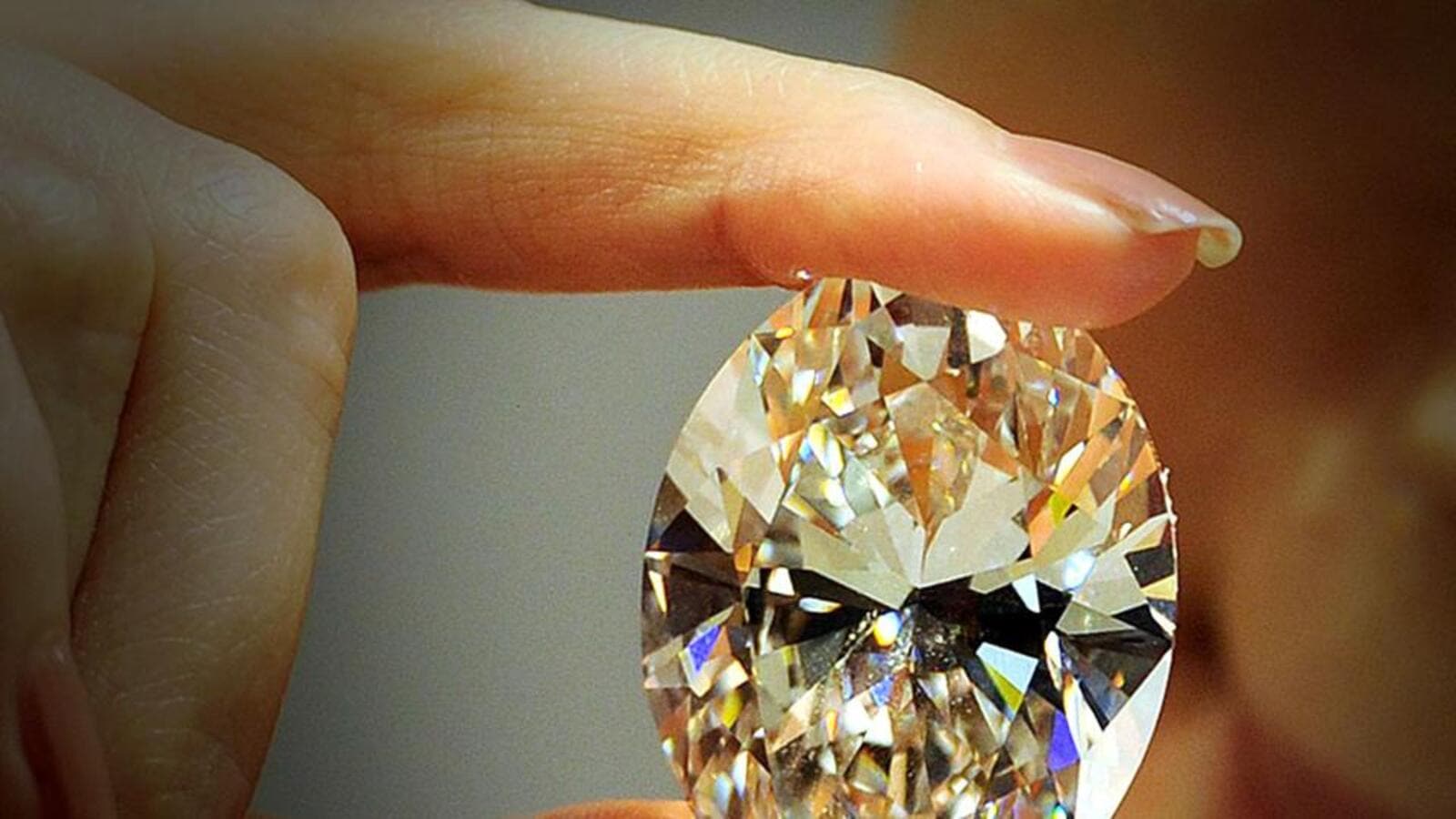 With sleight of hand, 2 men steal diamonds worth ₹3.5 crore | Mumbai news